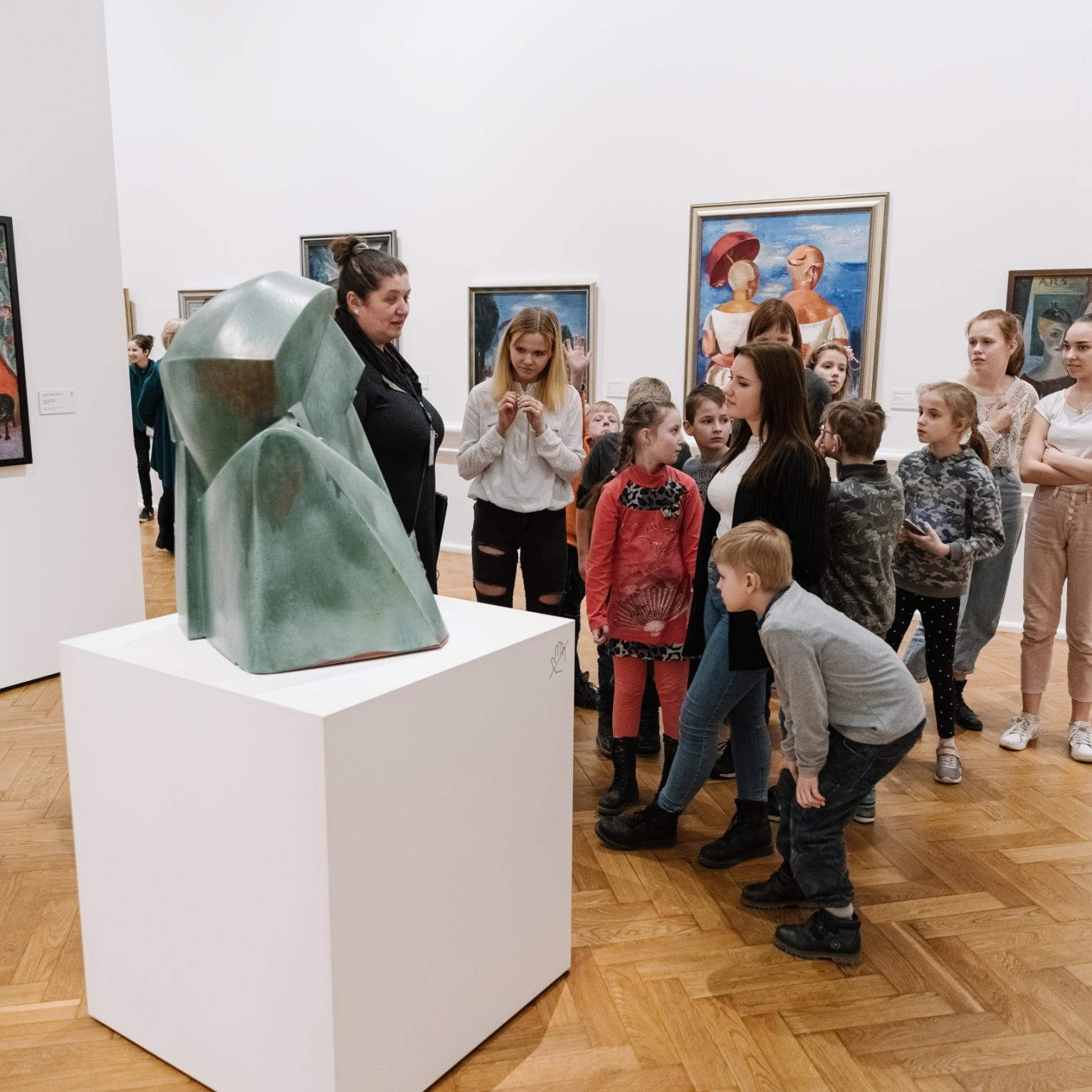 Guided Tour in the Exhibition Discover the Art Museum! - Art Museums