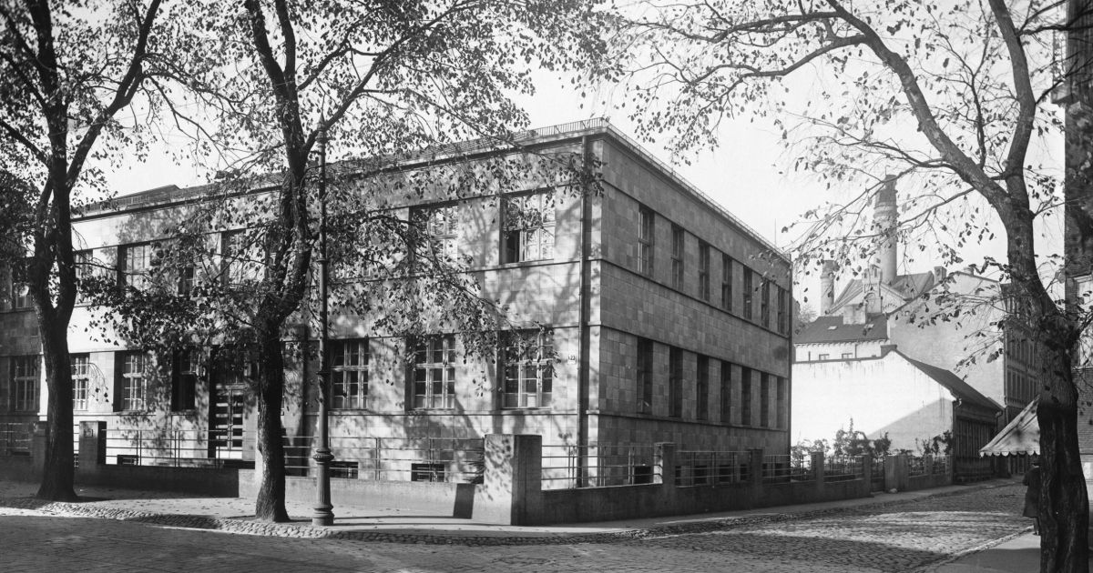 Courage and Care. Architecture and Design: The Roche Vision - Art Museums